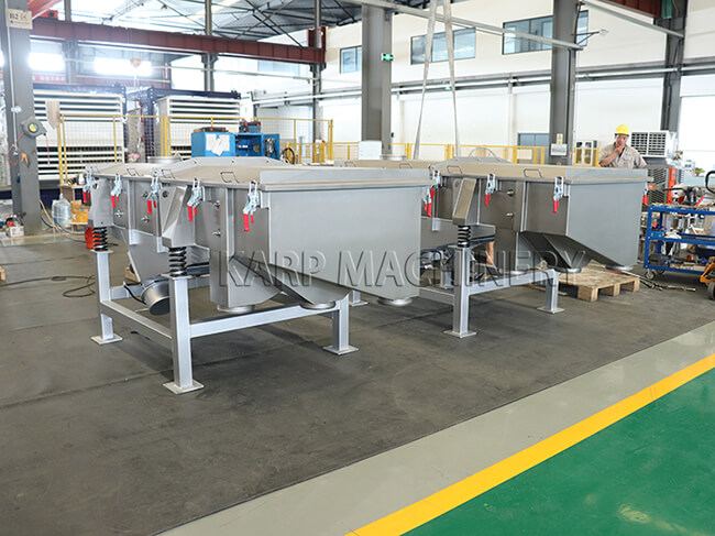 Linear Vibrating Screen for Sieving Dog Food at Customer Onsite ...